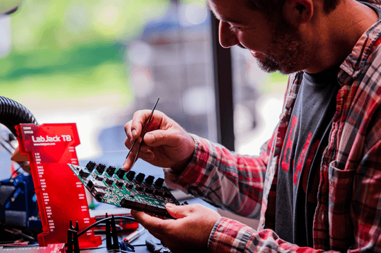 LabJack T8 | USB/Ethernet DAQ with Isolated, Simultaneous 24-bit Inputs